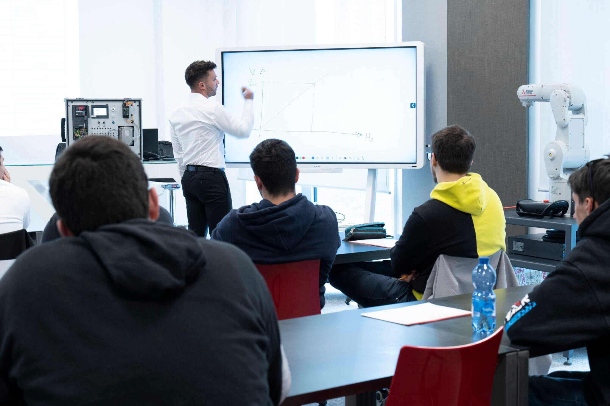 Mitsubishi Electric presenta R86TB, la teaching box per i robot Melfa ...