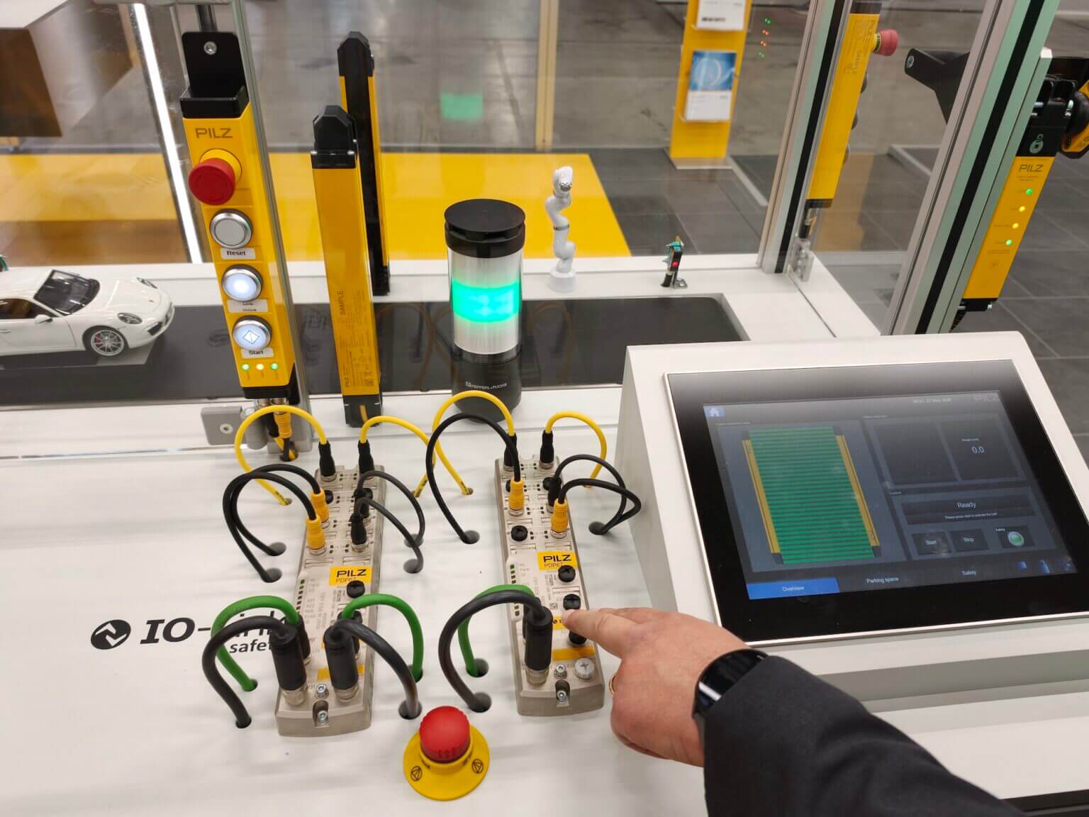 Pilz punta su IOLink Safety e porta l'IA nella valutazione dei rischi ...